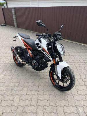 White KTM Duke 2020 in Prienai, with an engine capacity of 0.13 L and mileage of 22 thousand km for 2750 €, photo  on AUTOMOTO.COM.LV