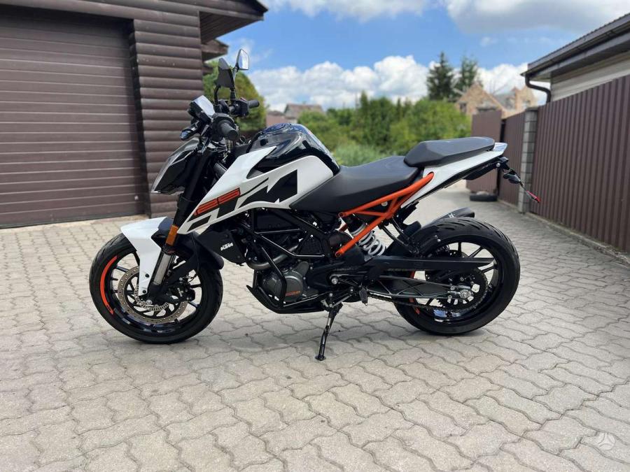 White KTM Duke 2020 in Prienai, with an engine capacity of 0.13 L and mileage of 22 thousand km for 2750 €, photo 6 on AUTOMOTO.COM.LV
