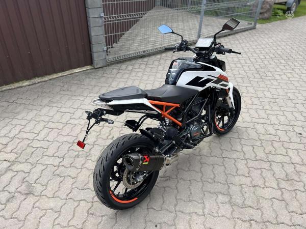 White KTM Duke 2020 in Prienai, with an engine capacity of 0.13 L and mileage of 22 thousand km for 2750 €, photo 6 on AUTOMOTO.COM.LV