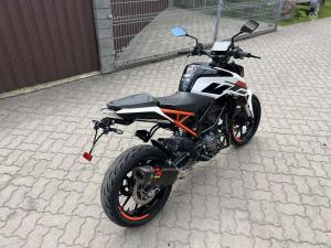 White KTM Duke 2020 in Prienai, with an engine capacity of 0.13 L and mileage of 22 thousand km for 2750 €, photo 7 on AUTOMOTO.COM.LV
