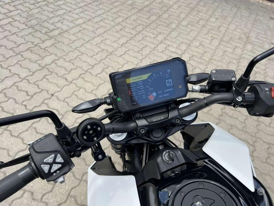White KTM Duke 2020 in Prienai, with an engine capacity of 0.13 L and mileage of 22 thousand km for 2750 €, photo 12 on AUTOMOTO.COM.LV