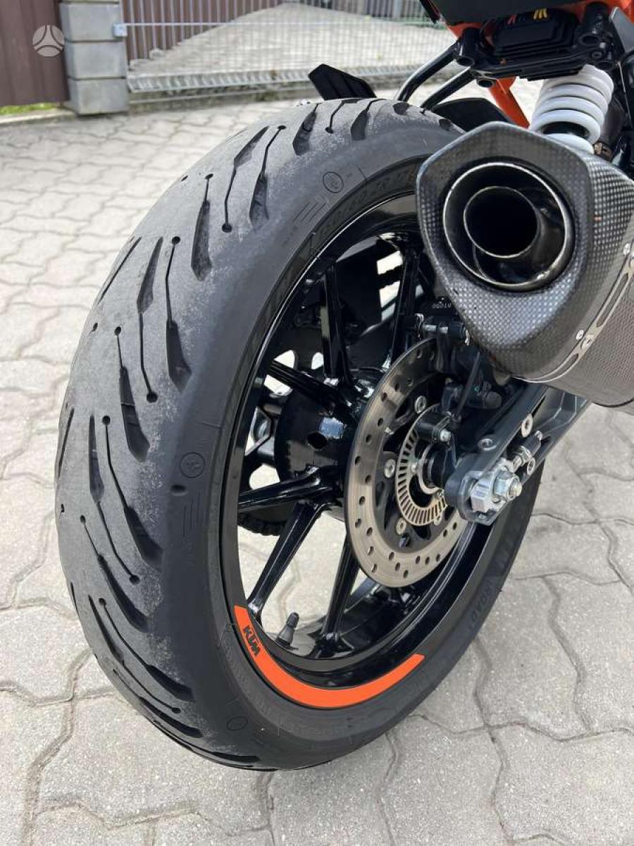 White KTM Duke 2020 in Prienai, with an engine capacity of 0.13 L and mileage of 22 thousand km for 2750 €, photo 15 on AUTOMOTO.COM.LV
