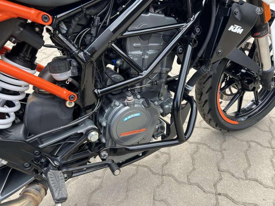 White KTM Duke 2020 in Prienai, with an engine capacity of 0.13 L and mileage of 22 thousand km for 2750 €, photo 16 on AUTOMOTO.COM.LV