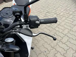 White KTM Duke 2020 in Prienai, with an engine capacity of 0.13 L and mileage of 22 thousand km for 2750 €, photo 19 on AUTOMOTO.COM.LV