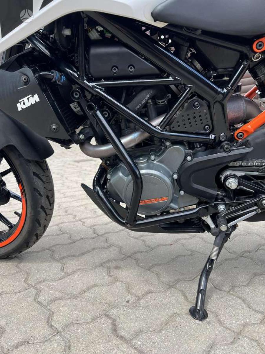 White KTM Duke 2020 in Prienai, with an engine capacity of 0.13 L and mileage of 22 thousand km for 2750 €, photo 22 on AUTOMOTO.COM.LV