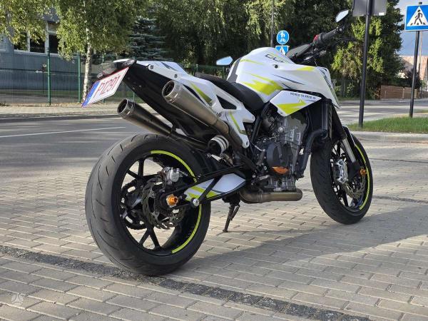 Balts KTM Duke 2023 Ukmergė, ar dzinēja tilpumu 0.79 L un nobraukumu 40 tūkst. km par 5100 €, foto 3 vietnē AUTOMOTO.COM.LV