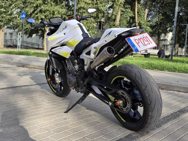 Balts KTM Duke 2023 Ukmergė, ar dzinēja tilpumu 0.79 L un nobraukumu 40 tūkst. km par 5100 €, foto 4 vietnē AUTOMOTO.COM.LV
