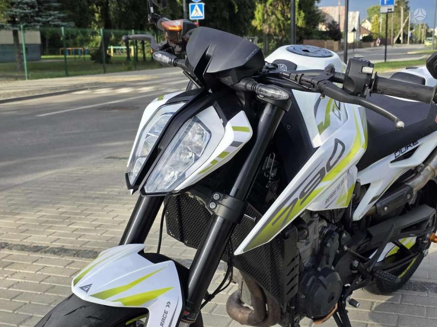 Balts KTM Duke 2023 Ukmergė, ar dzinēja tilpumu 0.79 L un nobraukumu 40 tūkst. km par 5100 €, foto 8 vietnē AUTOMOTO.COM.LV
