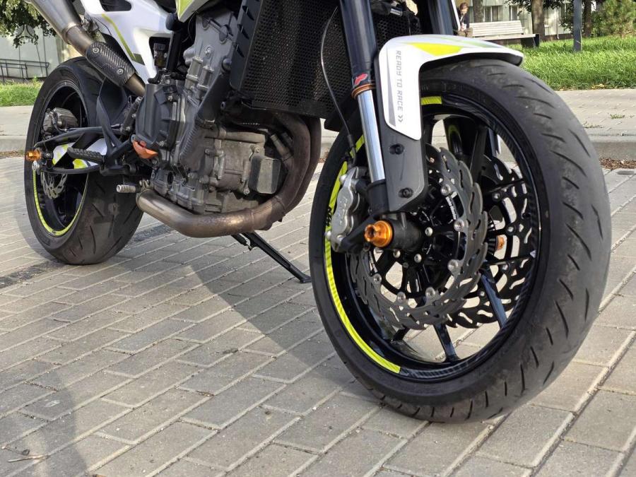 Balts KTM Duke 2023 Ukmergė, ar dzinēja tilpumu 0.79 L un nobraukumu 40 tūkst. km par 5100 €, foto 10 vietnē AUTOMOTO.COM.LV