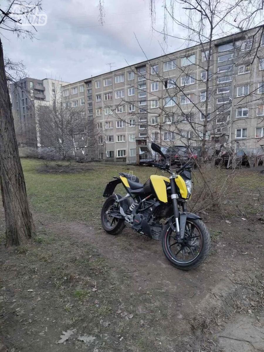 Yellow KTM Duke 2012 in Kaunas, with an engine capacity of 0.13 L and mileage of 0 thousand km for 1600 €, photo 3 on AUTOMOTO.COM.LV