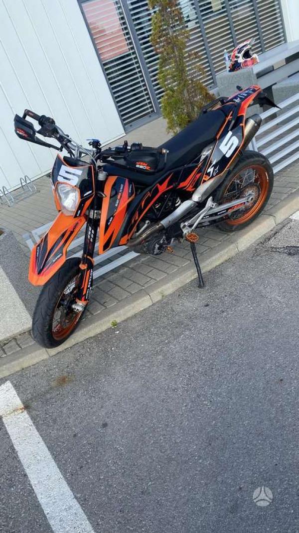 Orange KTM Enduro 2009 in Kursenai, with an engine capacity of 0.69 L and mileage of 10 thousand km for 4800 €, photo 3 on AUTOMOTO.COM.LV