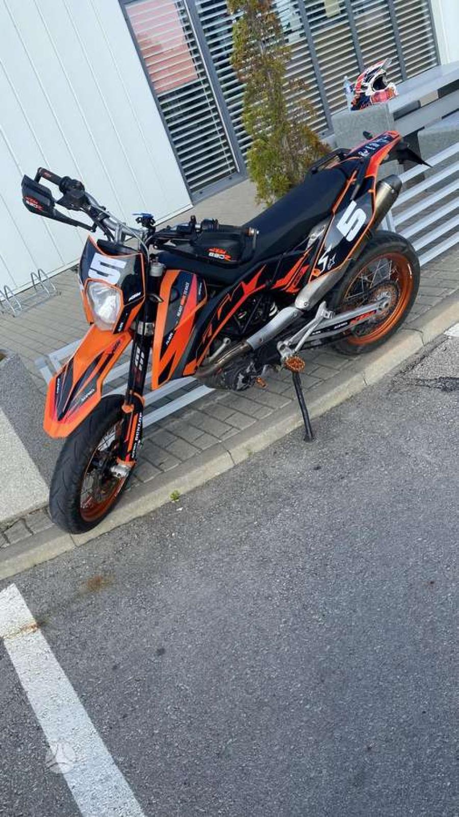 Orange KTM Enduro 2009 in Kursenai, with an engine capacity of 0.69 L and mileage of 10 thousand km for 4800 €, photo 6 on AUTOMOTO.COM.LV