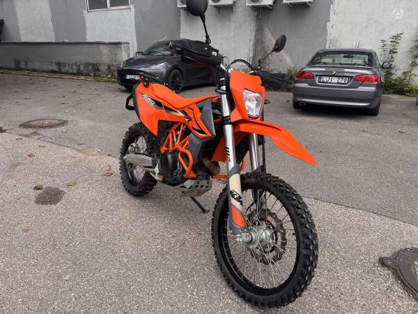 Orange KTM Enduro 2024 in Vilnius, with an engine capacity of 0.69 L and mileage of 9 thousand km for 10113 €, photo 5 on AUTOMOTO.COM.LV