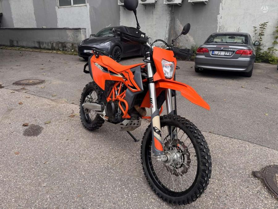 Оранжевый КТМ Enduro 2024 в Вильнюс, объемом двигателя 0.69 л и пробегом 9 тыс. км за 10113 €, фото 5 на AUTOMOTO.COM.LV
