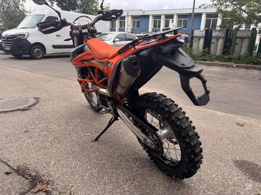 Оранжевый КТМ Enduro 2024 в Вильнюс, объемом двигателя 0.69 л и пробегом 9 тыс. км за 10113 €, фото 7 на AUTOMOTO.COM.LV