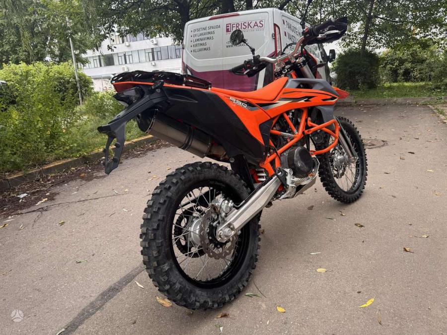 Оранжевый КТМ Enduro 2024 в Вильнюс, объемом двигателя 0.69 л и пробегом 9 тыс. км за 10113 €, фото 13 на AUTOMOTO.COM.LV