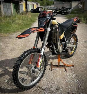 Melns KTM EXC 2000 Anykščiai, ar dzinēja tilpumu 0.52 L un nobraukumu 8 tūkst. km par 2250 €, foto  vietnē AUTOMOTO.COM.LV