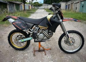 Melns KTM EXC 2000 Anykščiai, ar dzinēja tilpumu 0.52 L un nobraukumu 8 tūkst. km par 2250 €, foto 5 vietnē AUTOMOTO.COM.LV
