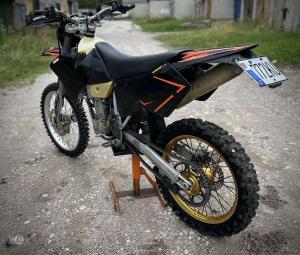 Melns KTM EXC 2000 Anykščiai, ar dzinēja tilpumu 0.52 L un nobraukumu 8 tūkst. km par 2250 €, foto 8 vietnē AUTOMOTO.COM.LV