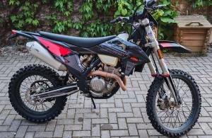 Black KTM EXC 2019 in Vievis, with an engine capacity of 0.25 L and mileage of 8 thousand km for 4300 €, photo  on AUTOMOTO.COM.LV