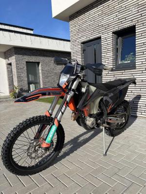 Black KTM EXC 2019 in Alytus, with an engine capacity of 0.35 L and mileage of 8 thousand km for 5450 €, photo  on AUTOMOTO.COM.LV
