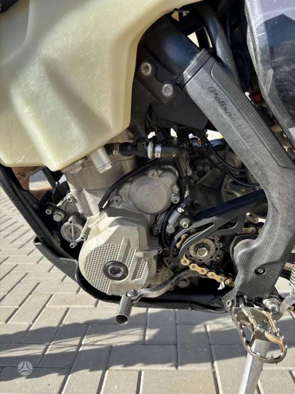 Melns KTM EXC 2019 Alīta, ar dzinēja tilpumu 0.35 L un nobraukumu 8 tūkst. km par 5450 €, foto 9 vietnē AUTOMOTO.COM.LV