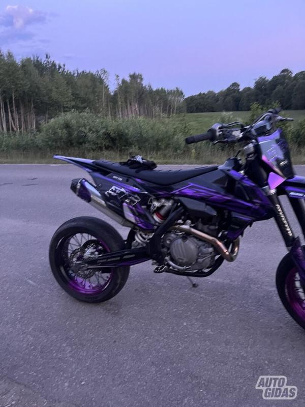 Melns KTM EXC-F 2018 Panevēža, ar dzinēja tilpumu 0.45 L un nobraukumu 24 tūkst. km par 7400 €, foto 2 vietnē AUTOMOTO.COM.LV