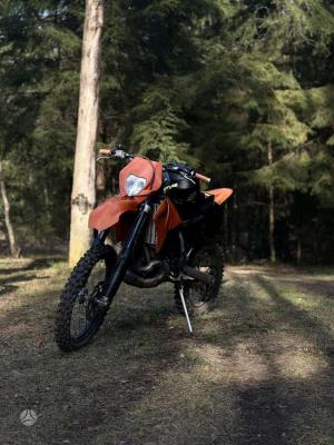 KTM EXC 2001 Trakai, ar dzinēja tilpumu 0.25 L un nobraukumu 10 tūkst. km par 2000 €, foto  vietnē AUTOMOTO.COM.LV