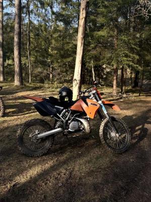 KTM EXC 2001 Trakai, ar dzinēja tilpumu 0.25 L un nobraukumu 10 tūkst. km par 2000 €, foto 4 vietnē AUTOMOTO.COM.LV