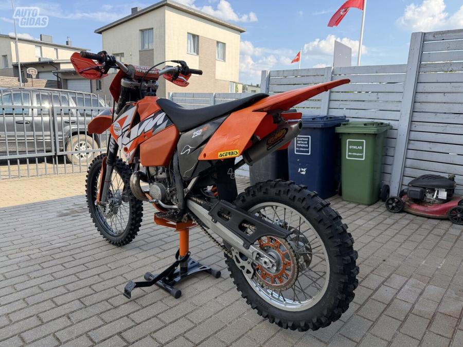 KTM EXC 2006 Viļņa, ar dzinēja tilpumu 0.25 L un nobraukumu 9 tūkst. km par 2850 €, foto 4 vietnē AUTOMOTO.COM.LV