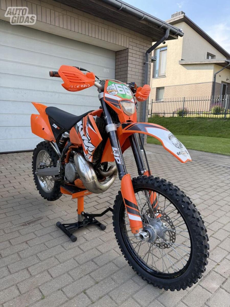 KTM EXC 2006 Viļņa, ar dzinēja tilpumu 0.25 L un nobraukumu 9 tūkst. km par 2850 €, foto 5 vietnē AUTOMOTO.COM.LV