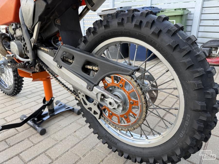 KTM EXC 2006 Viļņa, ar dzinēja tilpumu 0.25 L un nobraukumu 9 tūkst. km par 2850 €, foto 13 vietnē AUTOMOTO.COM.LV