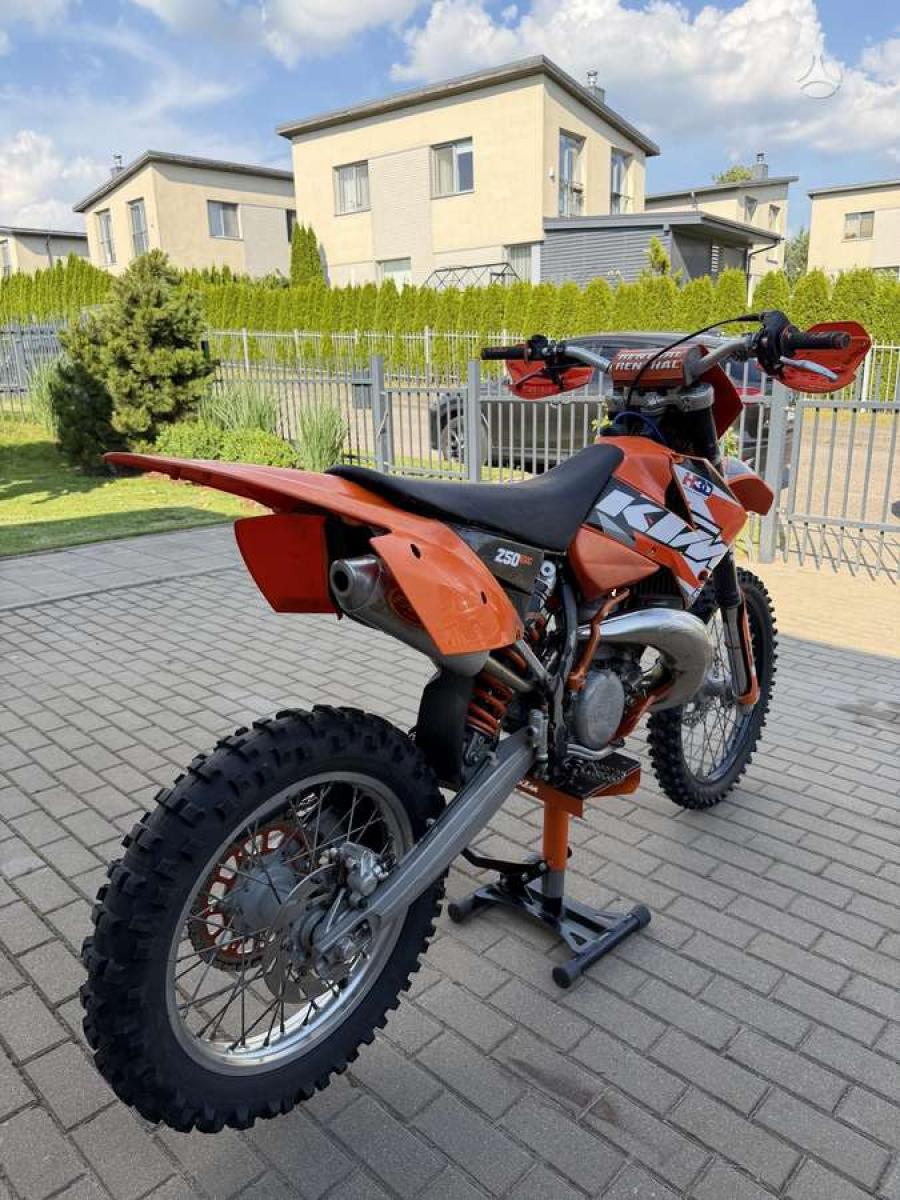 KTM EXC 2006 in Vilnius, with an engine capacity of 0.25 L and mileage of 9 thousand km for 2850 €, photo 7 on AUTOMOTO.COM.LV