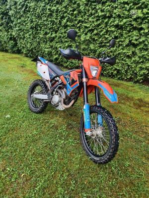 KTM EXC 2007 Kauņa, ar dzinēja tilpumu 0.25 L un nobraukumu 13 tūkst. km par 2800 €, foto  vietnē AUTOMOTO.COM.LV