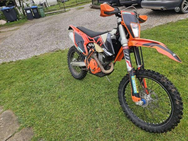 KTM EXC 2017 Viļņa, ar dzinēja tilpumu 0.35 L un nobraukumu 5 tūkst. km par 4700 €, foto 2 vietnē AUTOMOTO.COM.LV