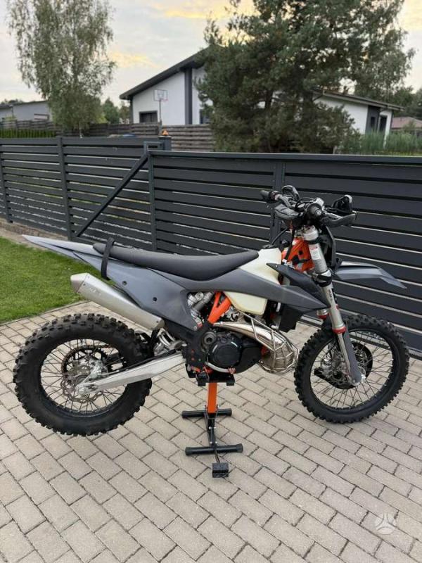 KTM EXC 2023 in Vilnius on AUTOMOTO.COM.LV KTM EXC 2023 in Vilnius, with an engine capacity of 0.30 L and mileage of 0 thousand km for 7900 €, photo 1 on AUTOMOTO.COM.LV