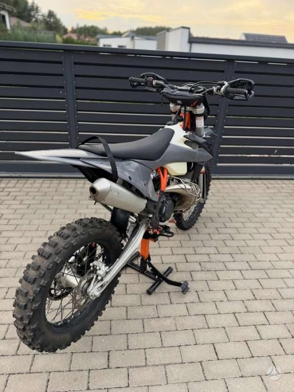 KTM EXC 2023 in Vilnius on AUTOMOTO.COM.LV KTM EXC 2023 in Vilnius, with an engine capacity of 0.30 L and mileage of 0 thousand km for 7900 €, photo 4 on AUTOMOTO.COM.LV