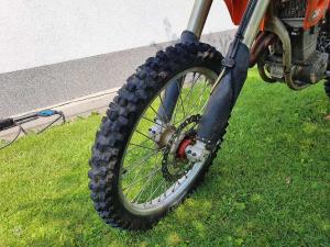 Orange KTM EXC 2005 in Vilnius, with an engine capacity of 0.45 L and mileage of 4 thousand km for 3400 €, photo 5 on AUTOMOTO.COM.LV