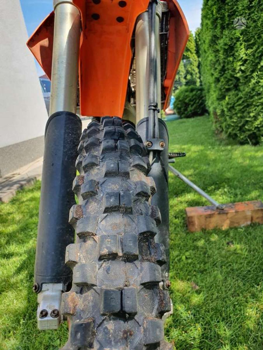 Orange KTM EXC 2005 in Vilnius, with an engine capacity of 0.45 L and mileage of 4 thousand km for 3400 €, photo 8 on AUTOMOTO.COM.LV