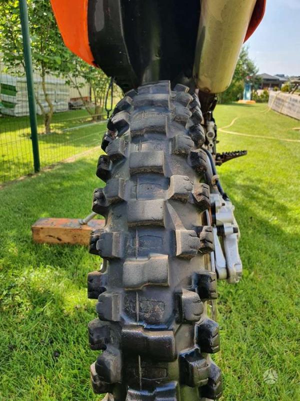 Oranžs KTM EXC 2005 Viļņa, ar dzinēja tilpumu 0.45 L un nobraukumu 4 tūkst. km par 3400 €, foto 9 vietnē AUTOMOTO.COM.LV