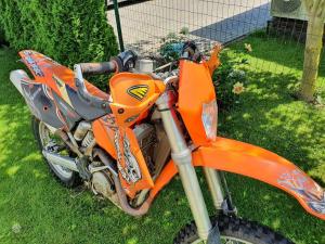 Orange KTM EXC 2005 in Vilnius, with an engine capacity of 0.45 L and mileage of 4 thousand km for 3400 €, photo 14 on AUTOMOTO.COM.LV