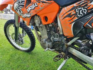 Orange KTM EXC 2005 in Vilnius, with an engine capacity of 0.45 L and mileage of 4 thousand km for 3400 €, photo 15 on AUTOMOTO.COM.LV