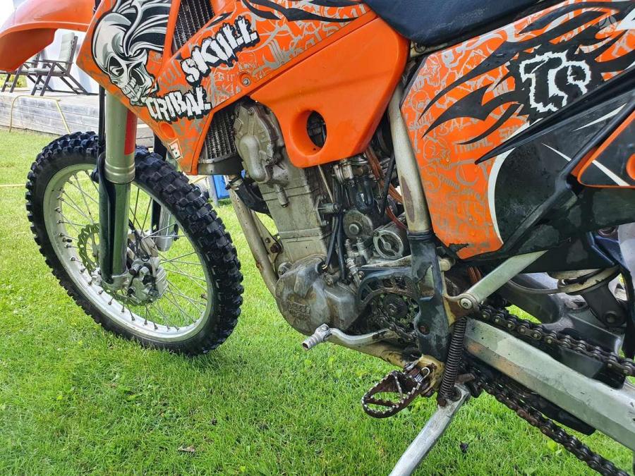 Orange KTM EXC 2005 in Vilnius, with an engine capacity of 0.45 L and mileage of 4 thousand km for 3400 €, photo 15 on AUTOMOTO.COM.LV