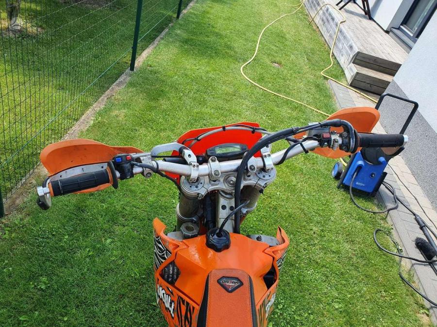 Orange KTM EXC 2005 in Vilnius, with an engine capacity of 0.45 L and mileage of 4 thousand km for 3400 €, photo 16 on AUTOMOTO.COM.LV