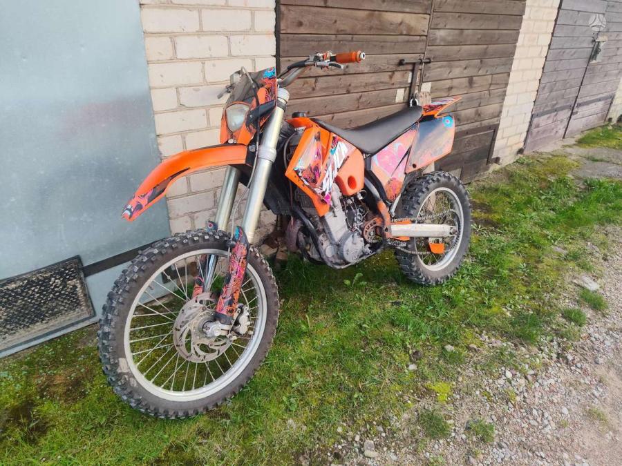 Orange KTM EXC 2005 in Taurage, with an engine capacity of 0.45 L and mileage of 0 thousand km for 1400 €, photo 1 on AUTOMOTO.COM.LV