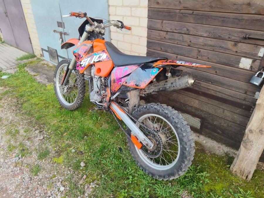 Orange KTM EXC 2005 in Taurage, with an engine capacity of 0.45 L and mileage of 0 thousand km for 1400 €, photo 3 on AUTOMOTO.COM.LV