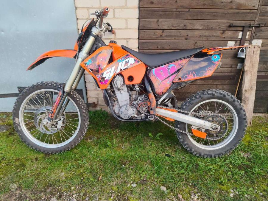Orange KTM EXC 2005 in Taurage, with an engine capacity of 0.45 L and mileage of 0 thousand km for 1400 €, photo 4 on AUTOMOTO.COM.LV