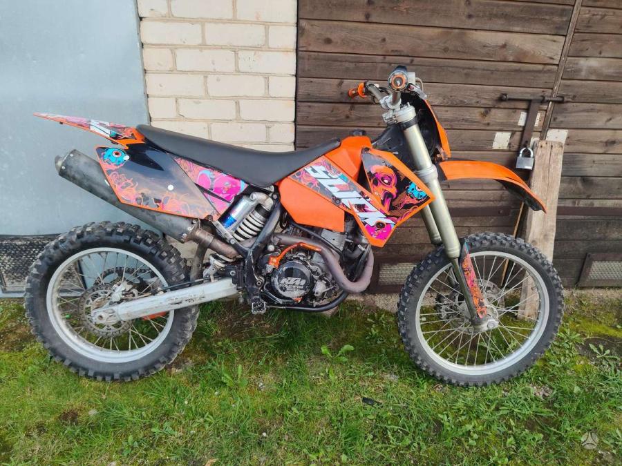 Orange KTM EXC 2005 in Taurage, with an engine capacity of 0.45 L and mileage of 0 thousand km for 1400 €, photo 5 on AUTOMOTO.COM.LV