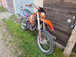 Orange KTM EXC 2005 in Taurage, with an engine capacity of 0.45 L and mileage of 0 thousand km for 1400 €, photo 6 on AUTOMOTO.COM.LV
