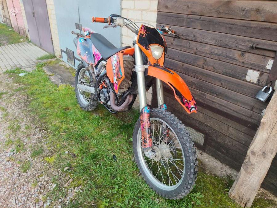 Orange KTM EXC 2005 in Taurage, with an engine capacity of 0.45 L and mileage of 0 thousand km for 1400 €, photo 6 on AUTOMOTO.COM.LV